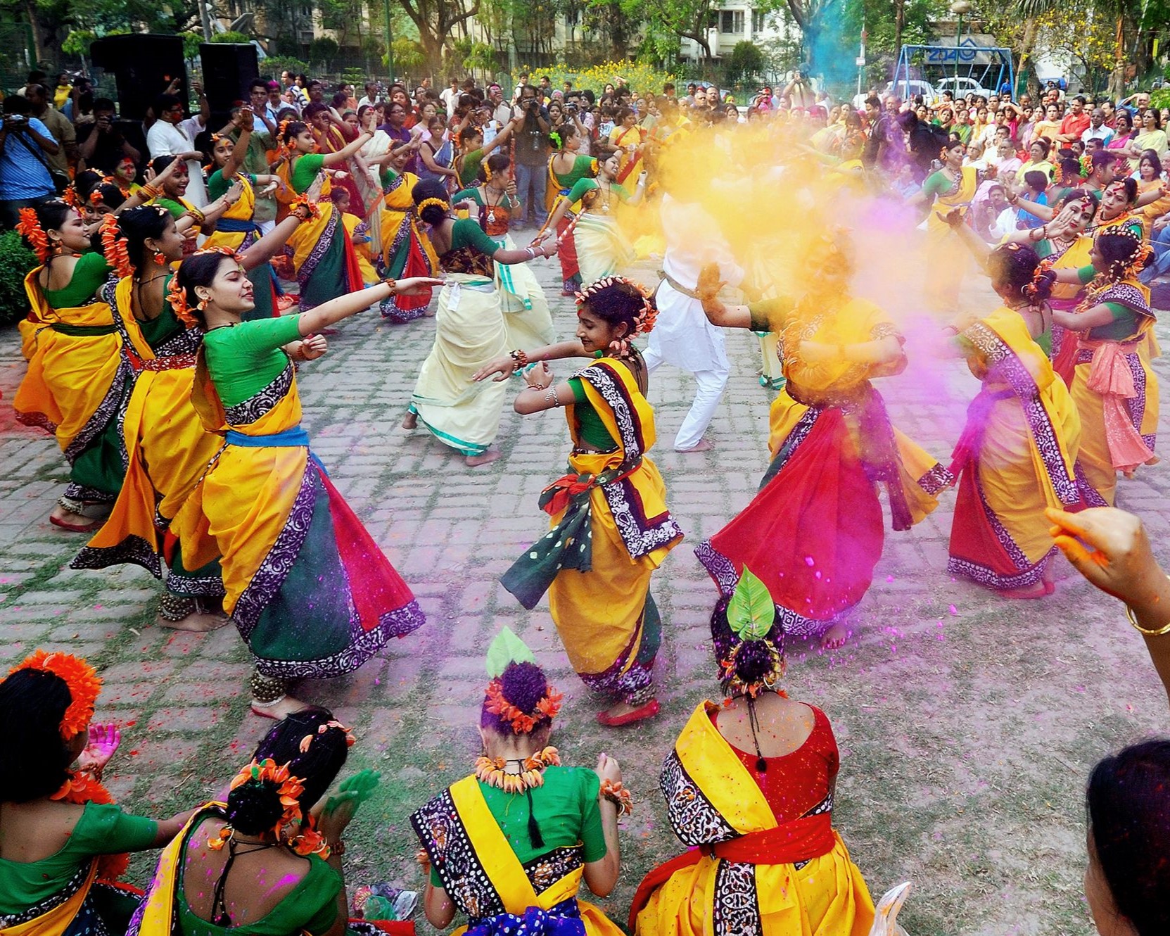 Best Places to Celebrate Holi in India - Shruti's Fairytales